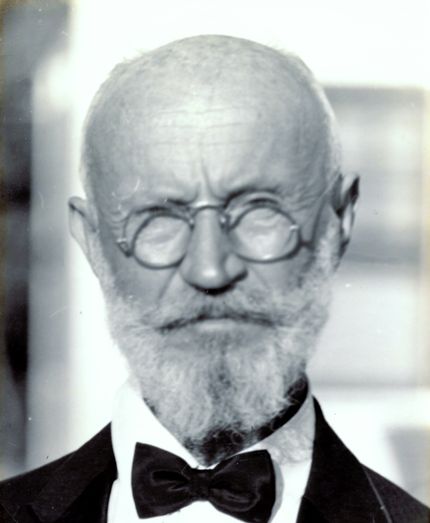 Carl Tanzler: The Man Who Slept With A Corpse